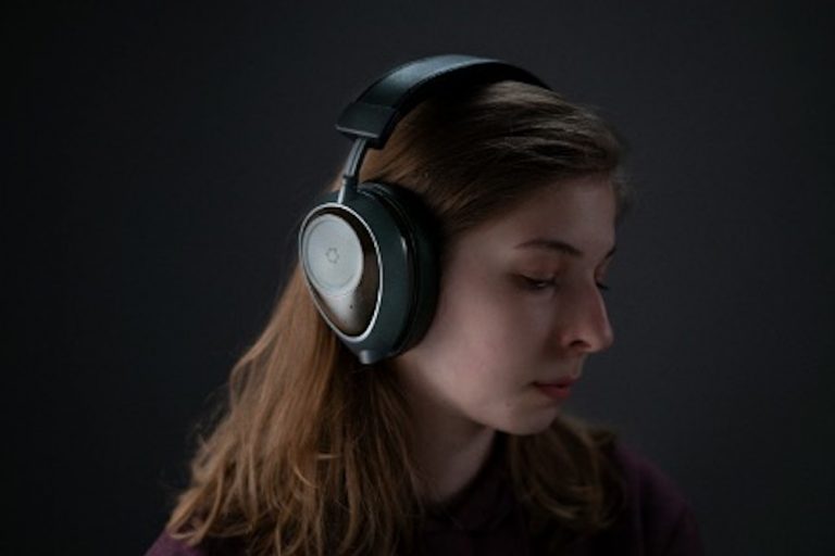 Editors Blog - Graphene turns up the audio to 11 - Weartech Design